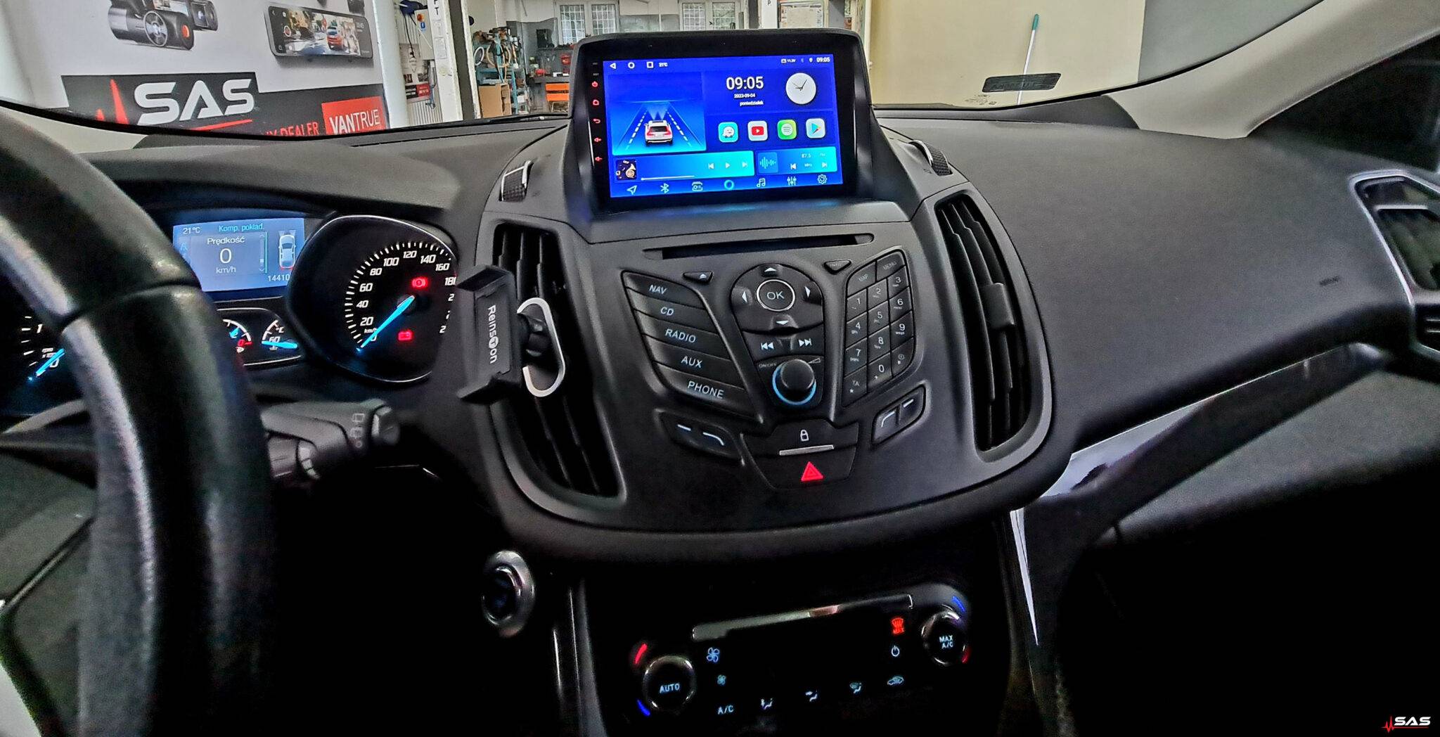 Montaż dedykowanego radia Android oraz kamery cofania do Ford Kuga ...